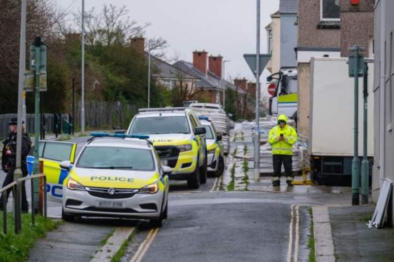 Plymouth unexploded WW2 bomb: Thousands of people displaced - BBC News
