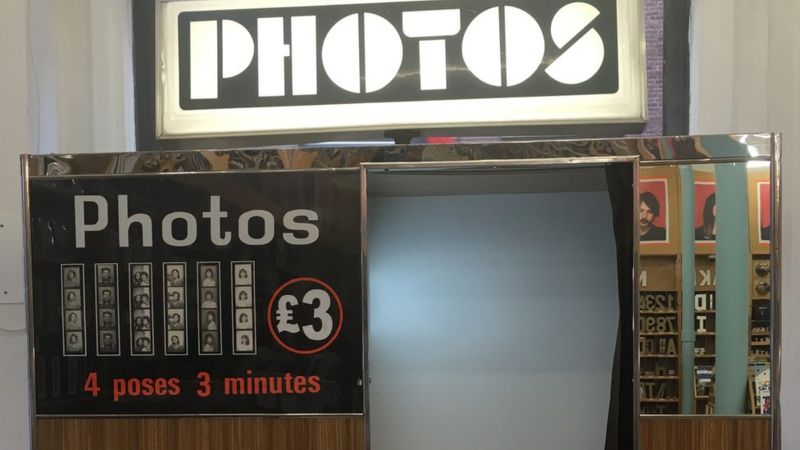 The fall and rise of the photo booth - BBC News