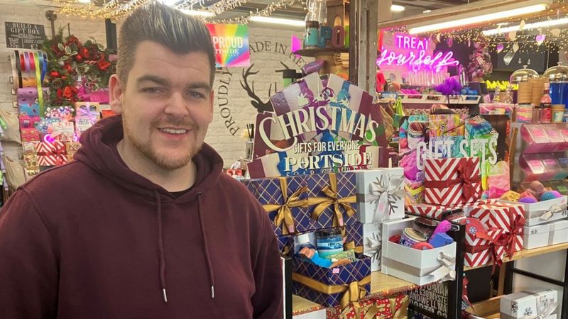 Stevenage Indoor Market must change to survive, say traders - BBC News