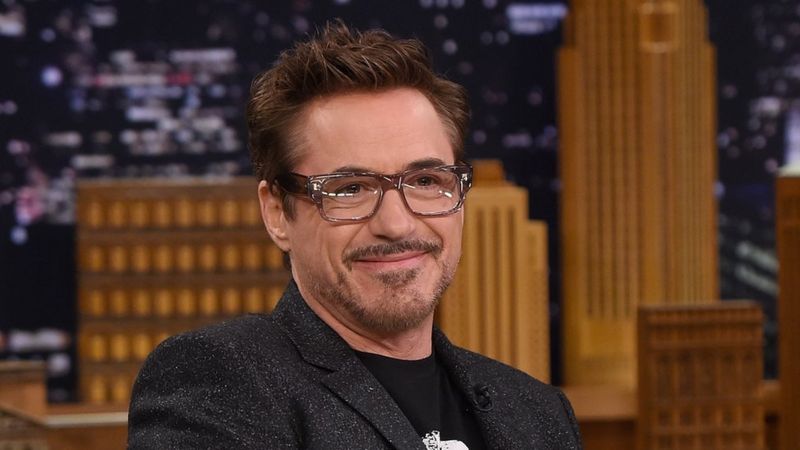 Robert Downey Jr to 'talk to the animals' as Doctor Dolittle - BBC News