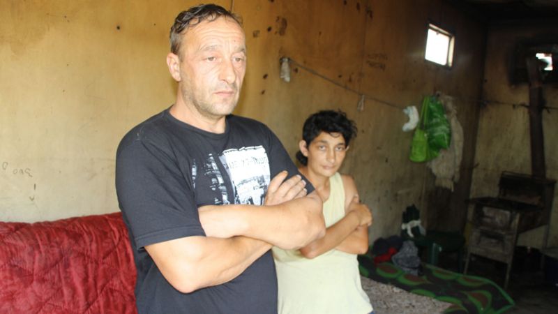 In pictures: Roma slums in Romania and Slovakia - BBC News