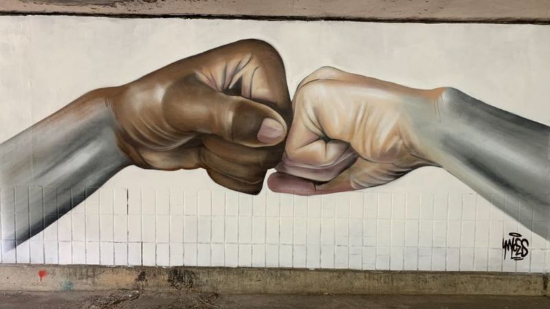 Peterborough toilet block transformed to show off city landmarks - BBC News