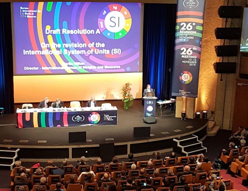 Kilogram gets a new definition - BBC News