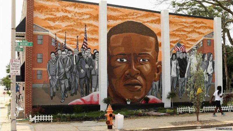 Baltimore mayor sacks police chief months after riots - BBC News