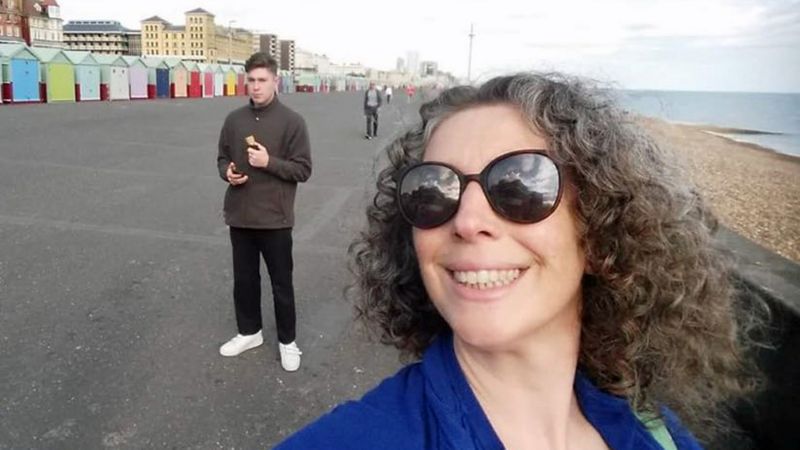 Mother's Day: From hero to 'beg-friend' - BBC News