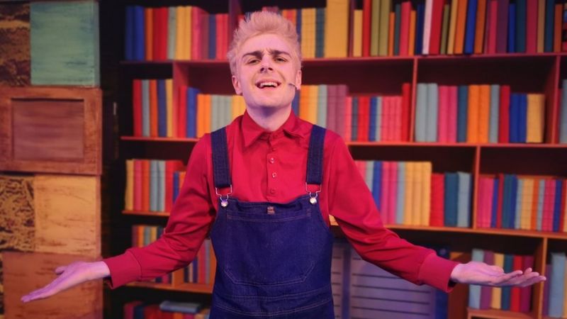 Jings! Crivvens! Help ma Boab! Oor Wullie moves from page to stage ...