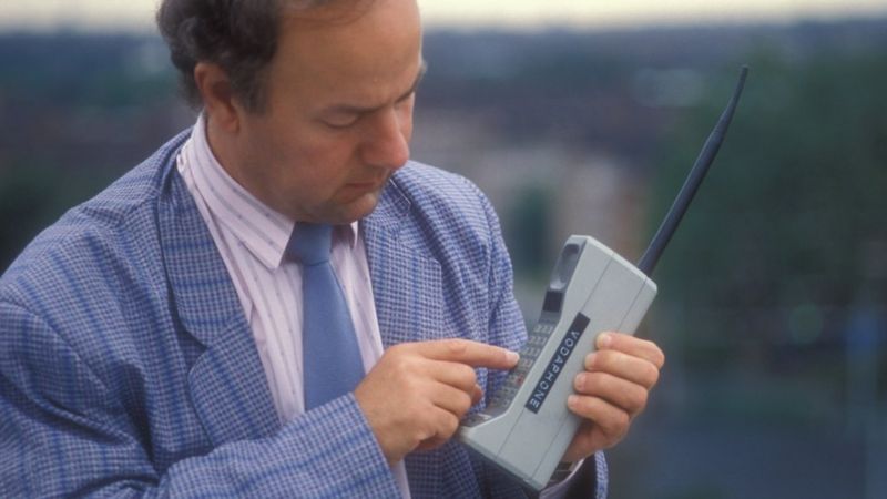 50 years since the first mobile phone call! - BBC Newsround