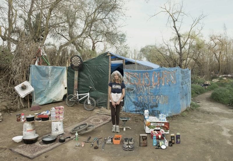 Photographing the things homeless people in California own - BBC News