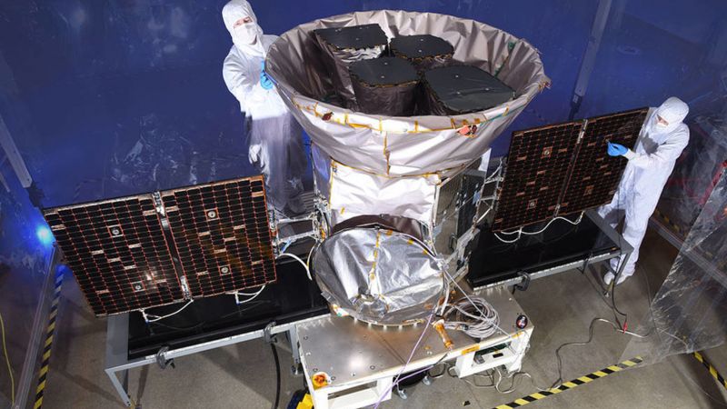 Nasa planet-hunter set for launch - BBC News