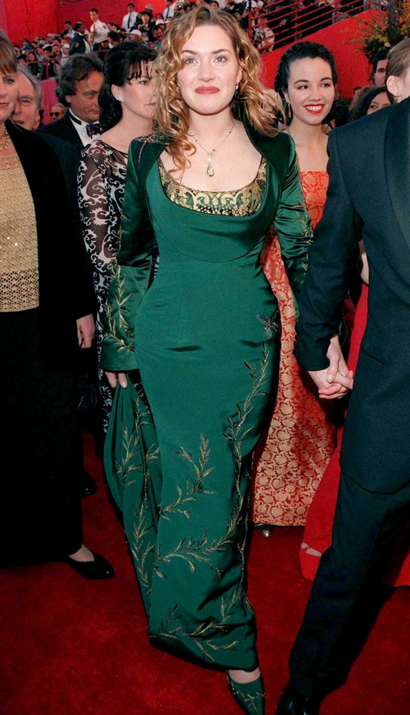 Oscars fashion: 30 years of outfits - BBC News