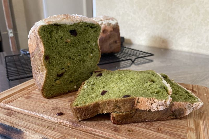 Green bread is crowned Britain's best loaf - BBC News