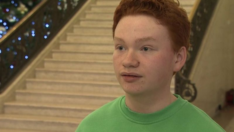 Northern Ireland Youth Assembly members meet at Stormont - BBC News