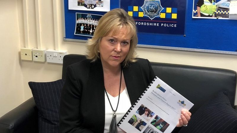 'Overstretched' Bedfordshire Police's future 'on the line' - BBC News