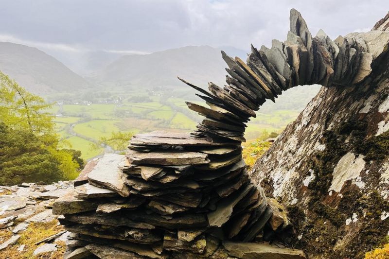 Lake District walkers find new "Borrowdale Banksy" sculpture - BBC News