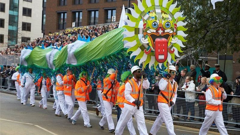 Carnival marks London's Lord Mayor's 800th anniversary - BBC News