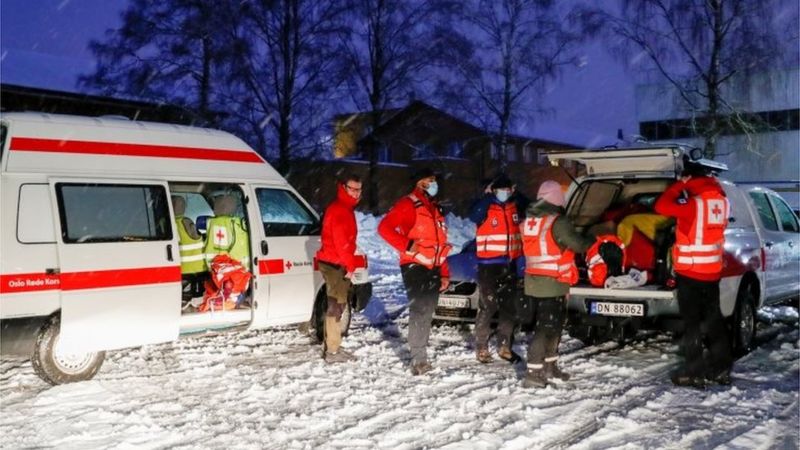 Norway landslide: Houses buried in Gjerdrum village near Oslo - BBC News