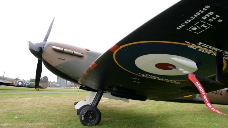 In Pictures: Rebuilding a rare Mk1 Spitfire - BBC News