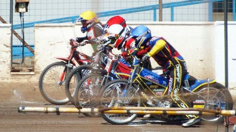 Speedway fans urge Coventry Brandon Stadium rethink - BBC News