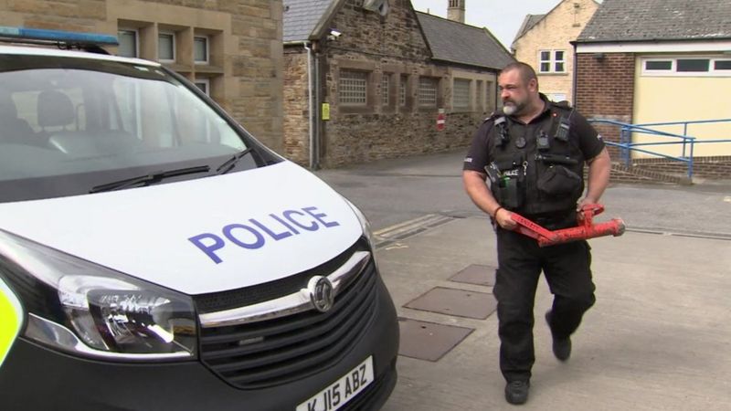 PTSD 'at crisis levels' among police officers - BBC News