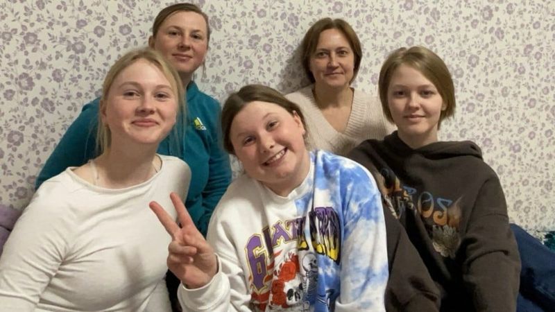 Ukraine war: Children in Mariupol 'drank rainwater from puddles' - BBC News