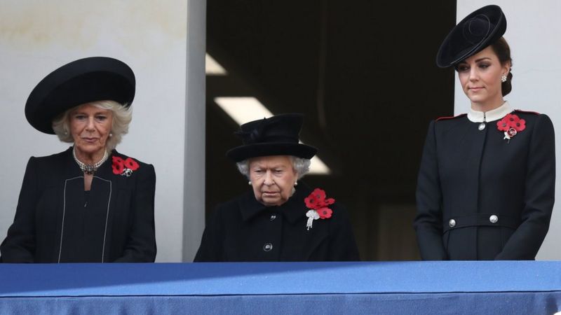 Remembrance Day: In pictures - BBC News