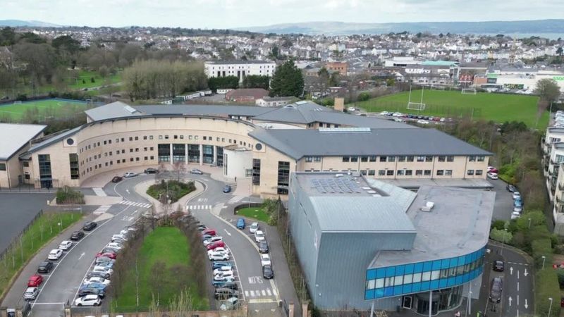 Bangor Academy parents vote for integrated status - BBC News