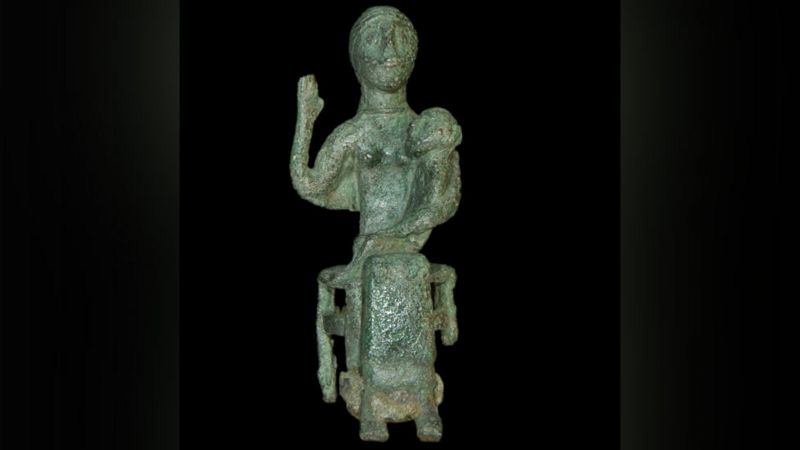 Cyprus 'terracotta army' figures in Cambridge in UK first - BBC News