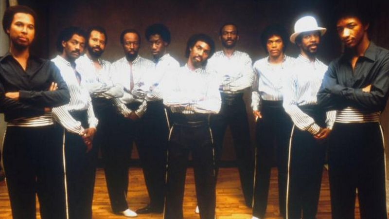 Dennis Thomas: Kool & The Gang founding member dies aged 70 - BBC News