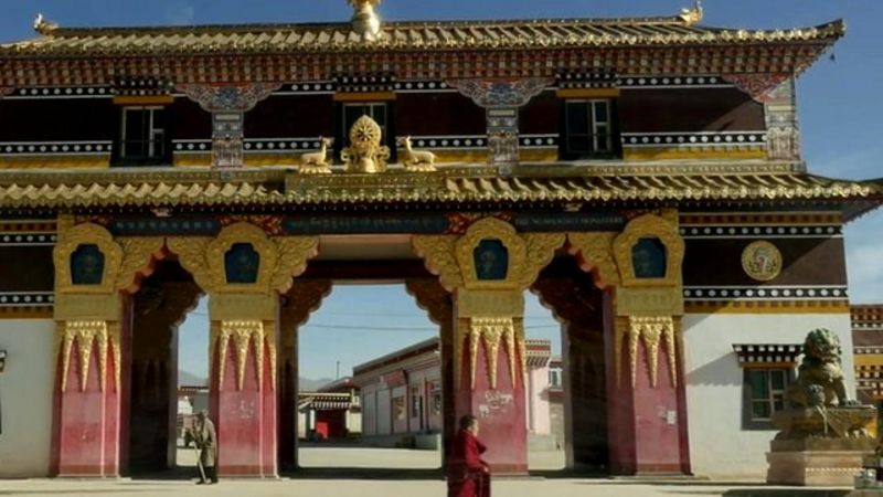 The Tibetan nomad traditions defying the modern world - BBC News