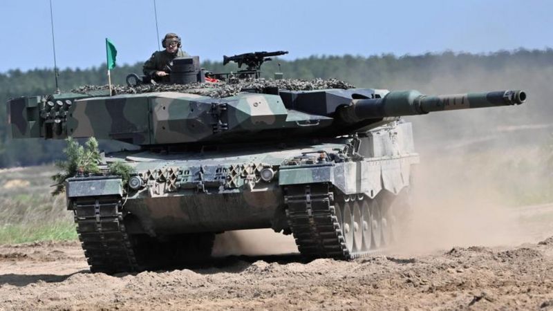 Ukraine war: Zelensky urges speedy delivery of Western tanks - BBC News