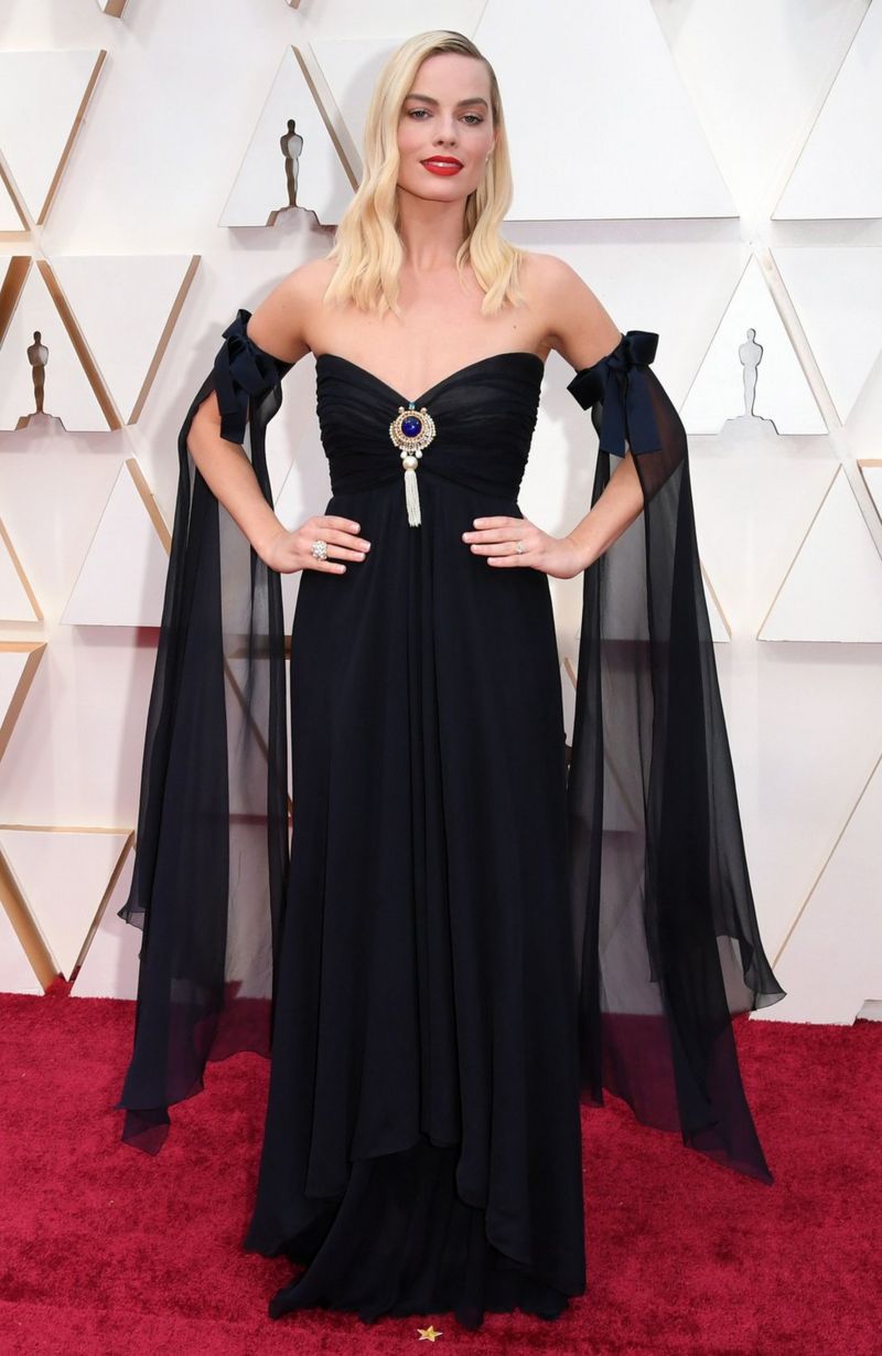 Oscars 2020 pictures: Red carpet glamour - BBC News