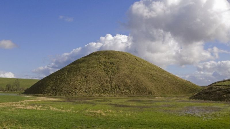 Date breakthrough at prehistoric site in Avebury - BBC News