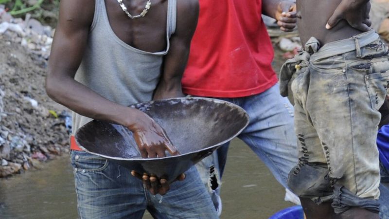 Liberia gold mine collapse: Dozens arrested at 'lawless' rescue site ...