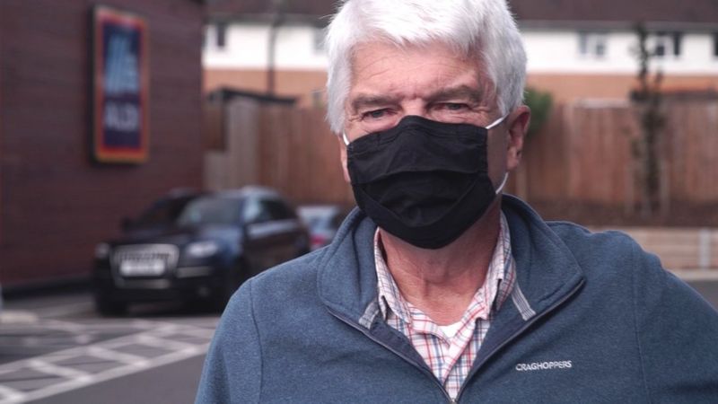 Aldi looks at online move as shopping habits change - BBC News