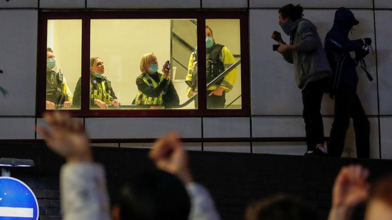 Bristol protest: Police attacked as 'Kill the Bill' demo turns violent ...