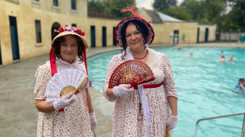 Cleveland Pools: Bath's Georgian lido reopens after 40 years - BBC News