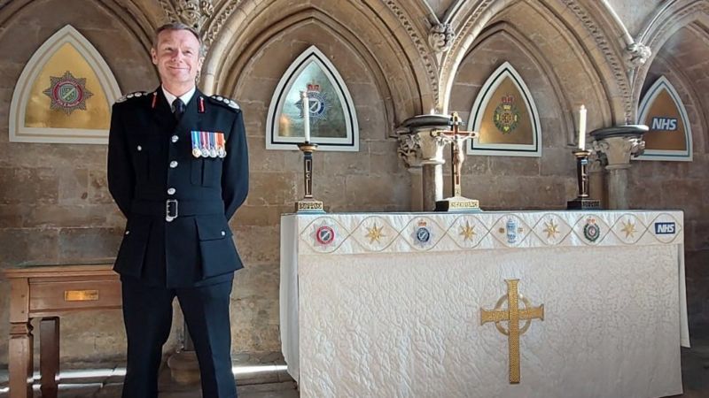 Lincoln Cathedral: Chapel dedicated to emergency services fallen - BBC News