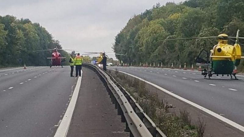 M4 crash: Two dead and six injured in minibus and lorry collision - BBC ...