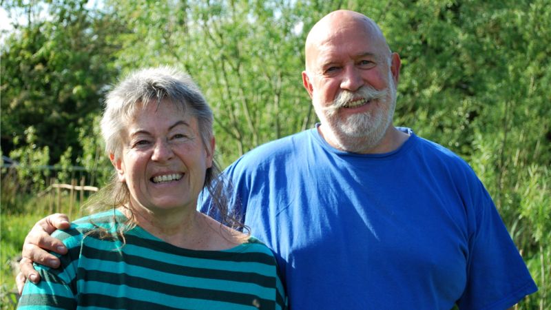 Living off-grid for almost 80 years - BBC News