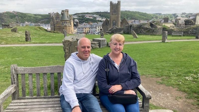 Aberystwyth: Rude plaque for man who hated seagulls removed - BBC News