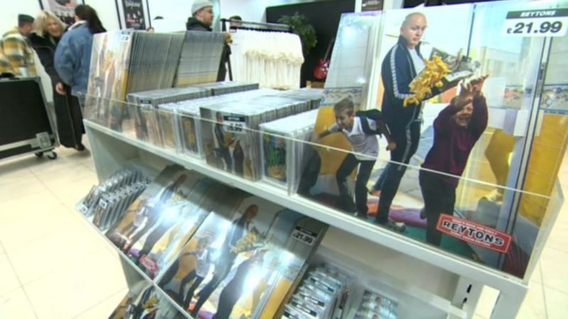 The Reytons: South Yorkshire indie band land UK number one album - BBC News