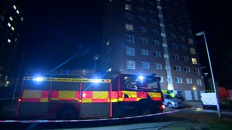 Three need treatment after Kidderminster flat fire - BBC News
