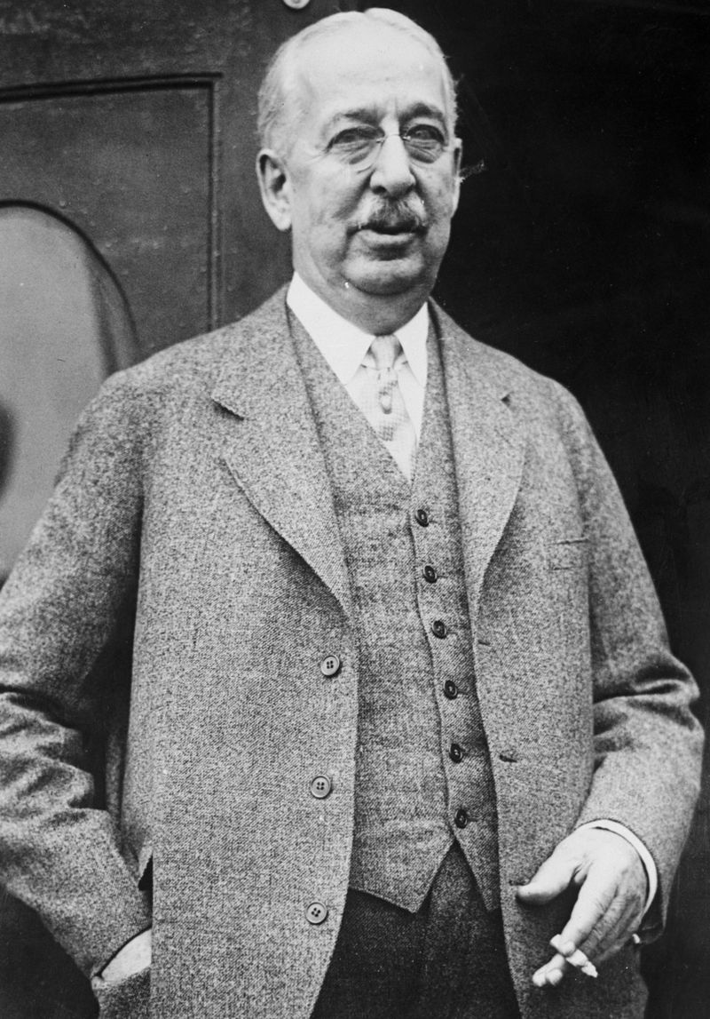 How a razor revolutionised the way we pay for stuff - BBC News