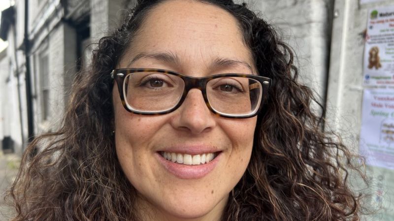 Nadine Dorries: Constituents react as MP announces exit plan - BBC News