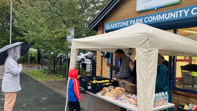 Peterborough community breakfast club feeding over 200 kids - BBC News