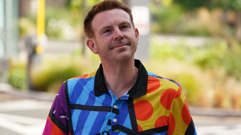 Alex Belfield: Stalker ex-BBC DJ in libel payout to detective - BBC News