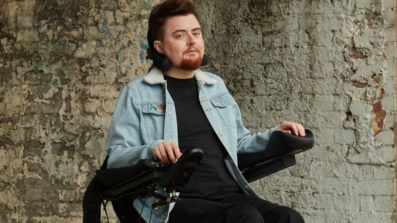 Junior doctors' strike: 'I'm in pain but I support strikes' - BBC News