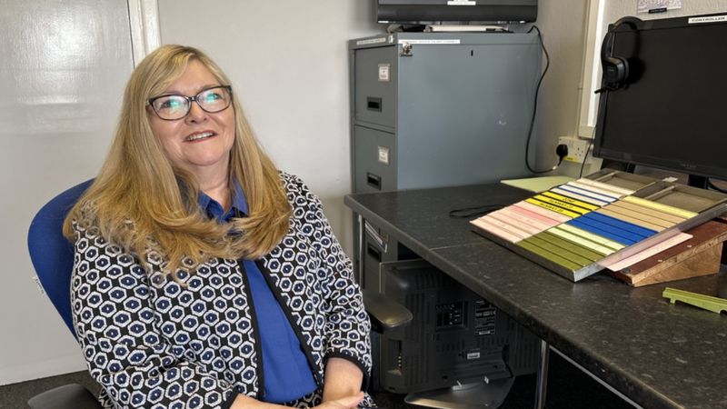 Inside Teesside Airport's air traffic control tower - BBC News