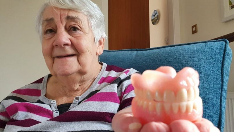 Why making false teeth is becoming a dying art - BBC News