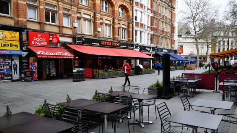 Coronavirus: Pictures show London's empty streets - BBC News